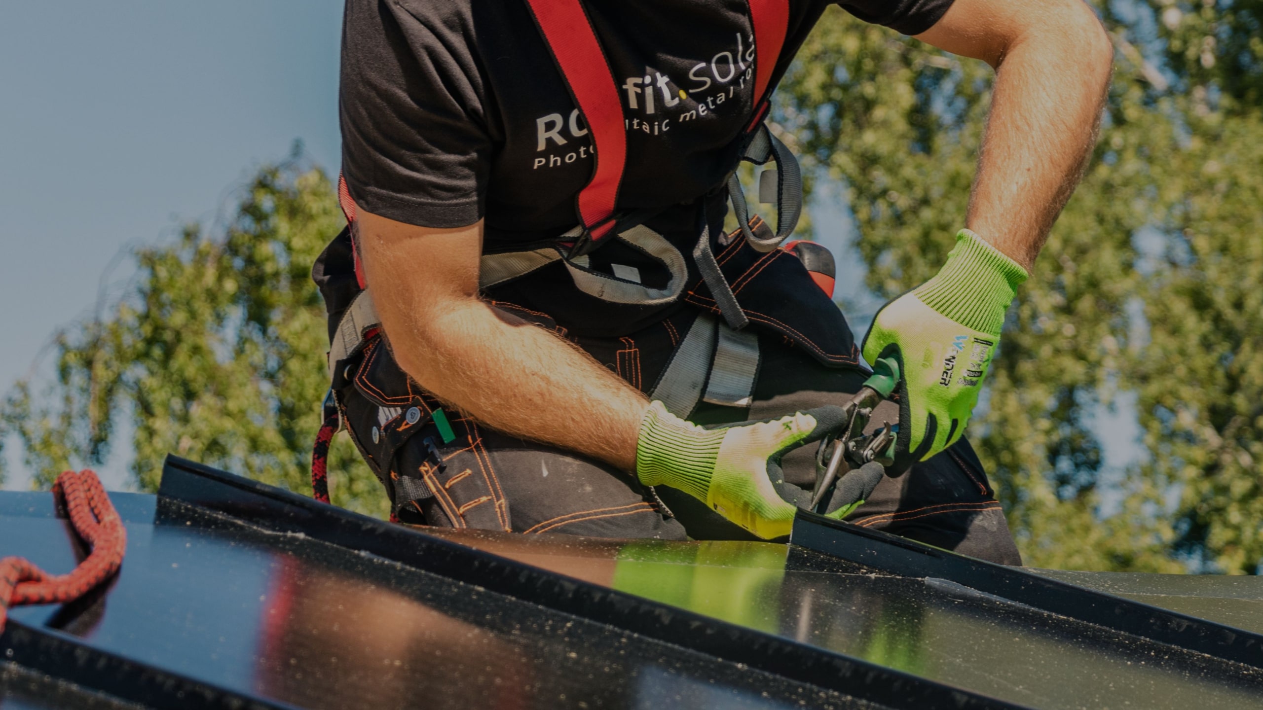 Plåttak med integrerade solceller | Solcellstak | Roofit.Solar