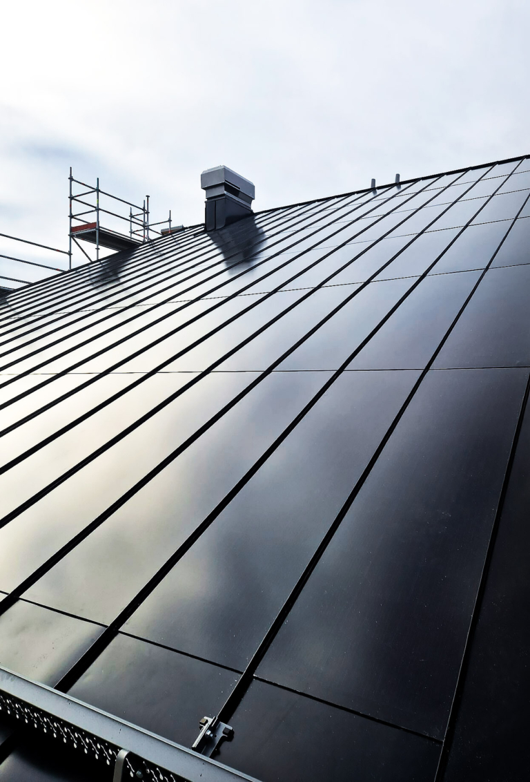 What is a standing seam metal roof and how does it work? | Roofit.Solar